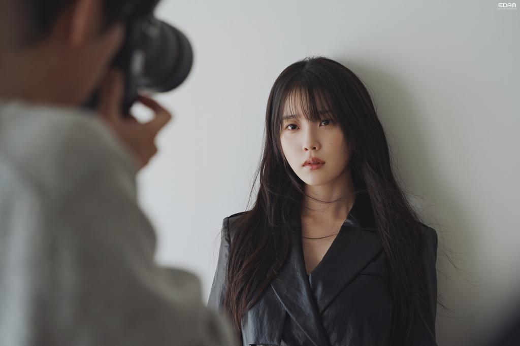 익스트림무비 - 아이유 “IU 2024 SEASON'S GREETINGS” 이담엔터테인먼트 화보