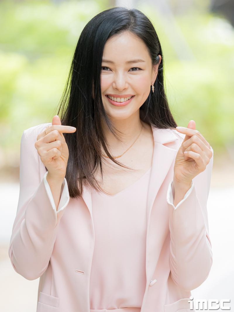 익스트림무비 - 이하늬 JTBC '뉴스룸' 출근길 사진
