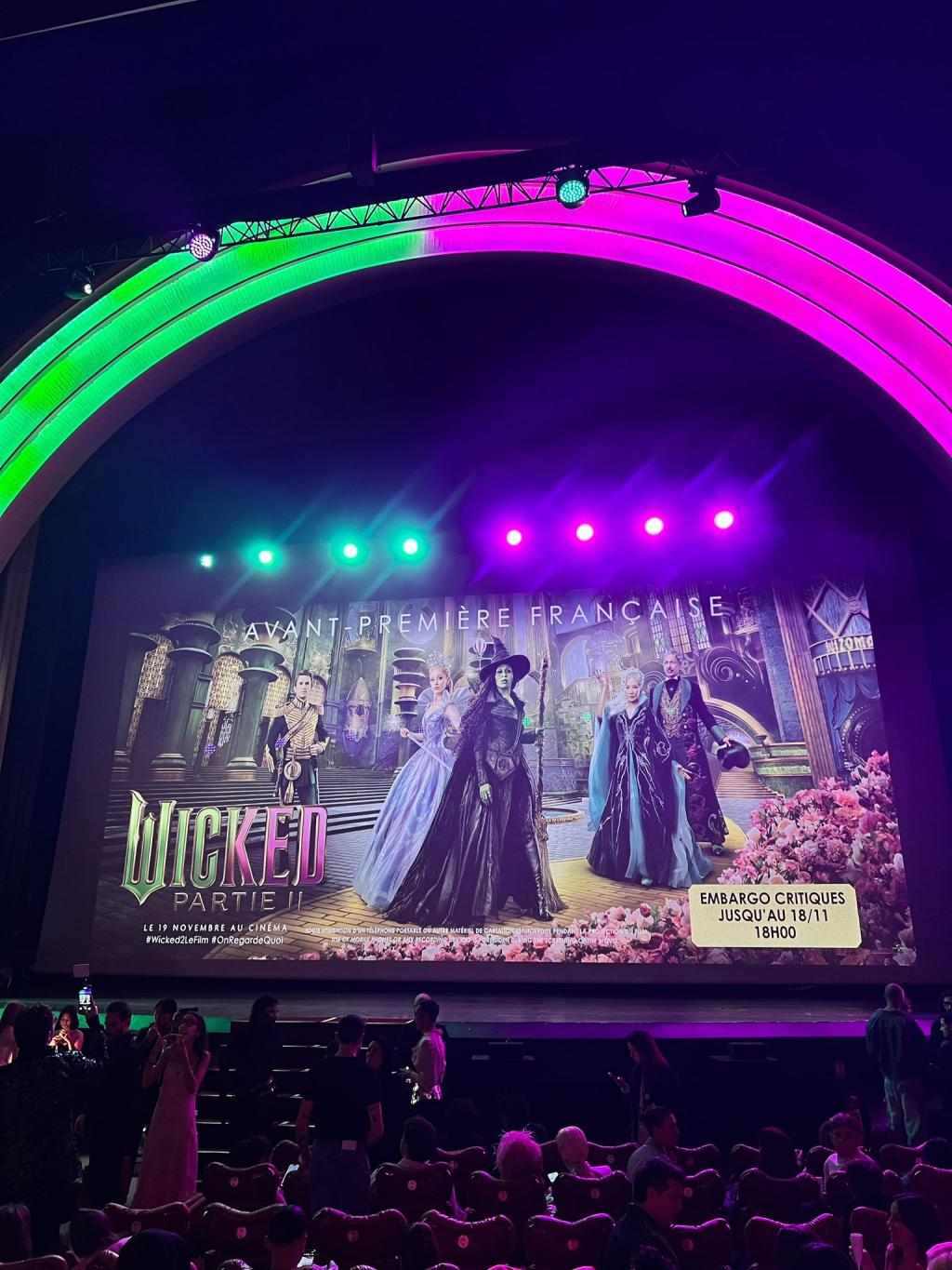 익스트림무비 - 아리아나 그란데 ‘위키드‘ 파리 프리미어