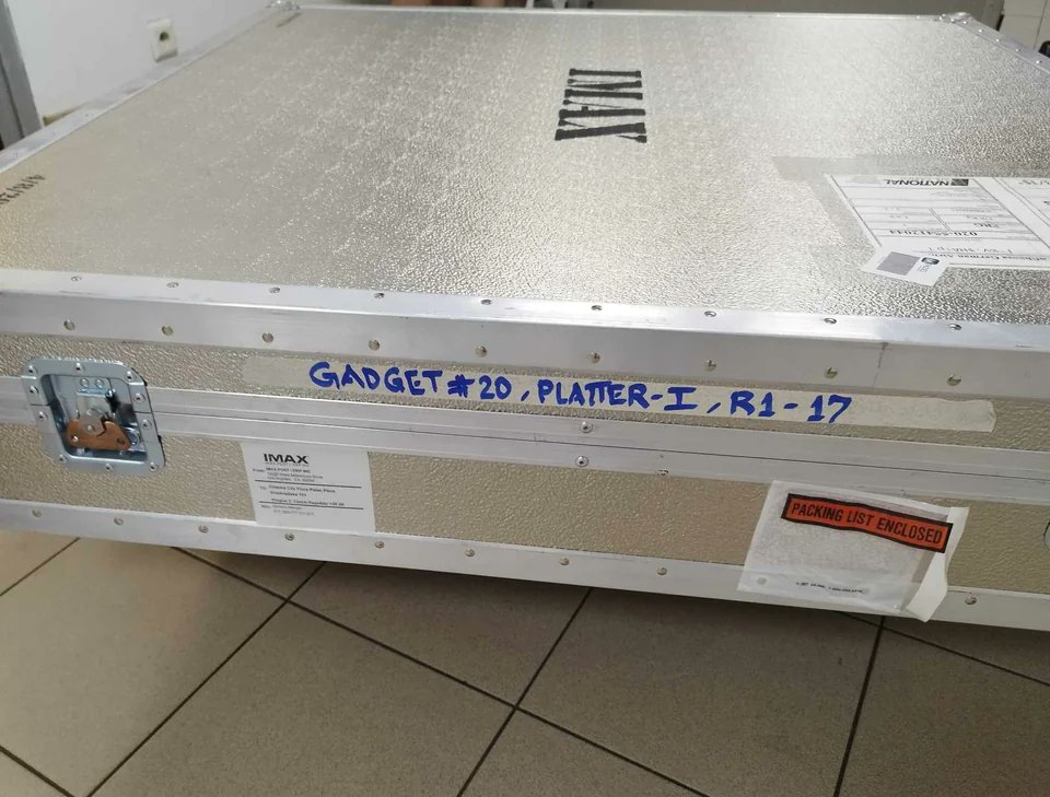 익스트림무비 - ‘오펜하이머‘ 프라하 극장 IMAX 필름 도착샷