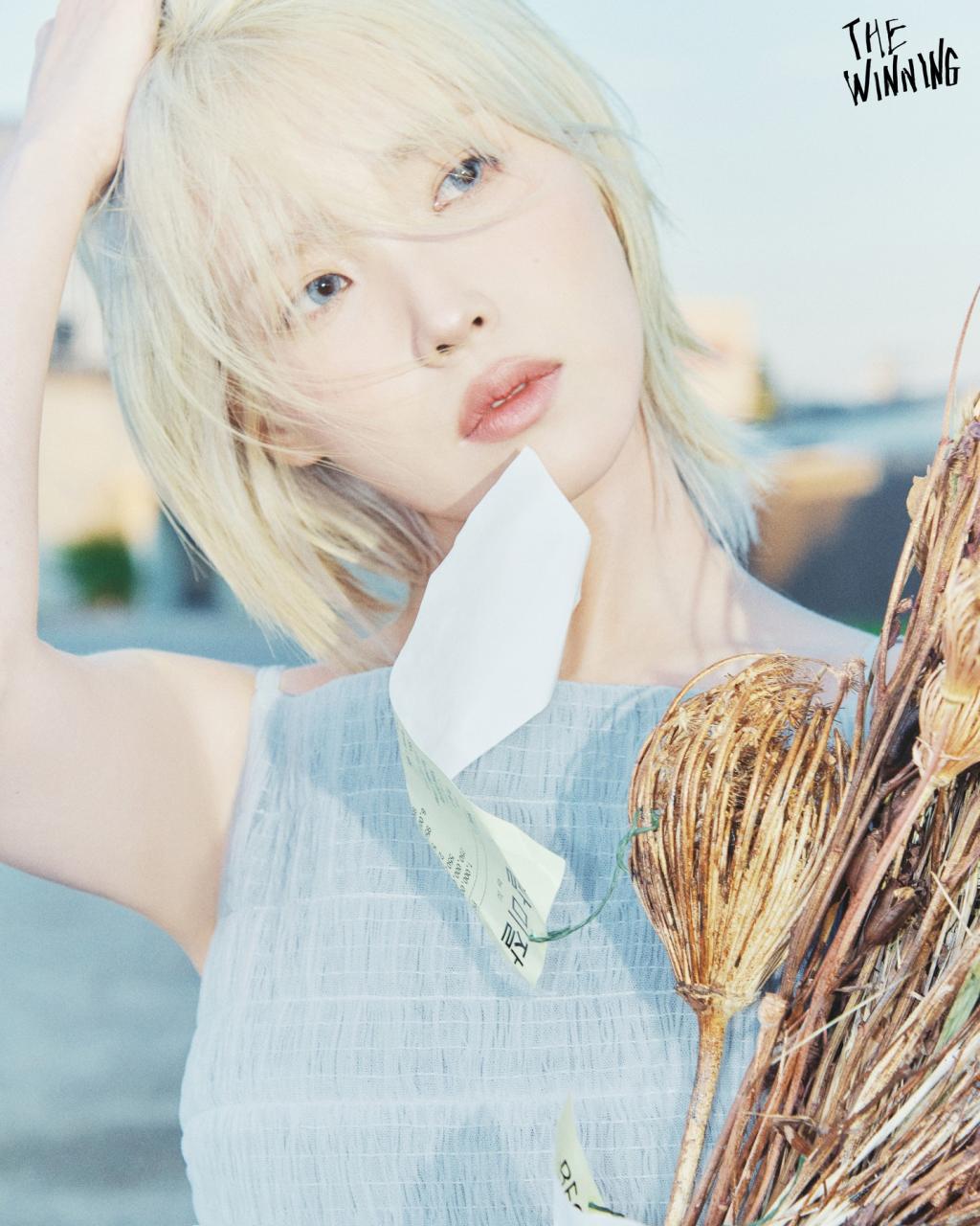 익스트림무비 - 아이유 6번째 미니앨범 '더 위닝' 컨셉 포토, 앨범 팩샷 - 이담엔터