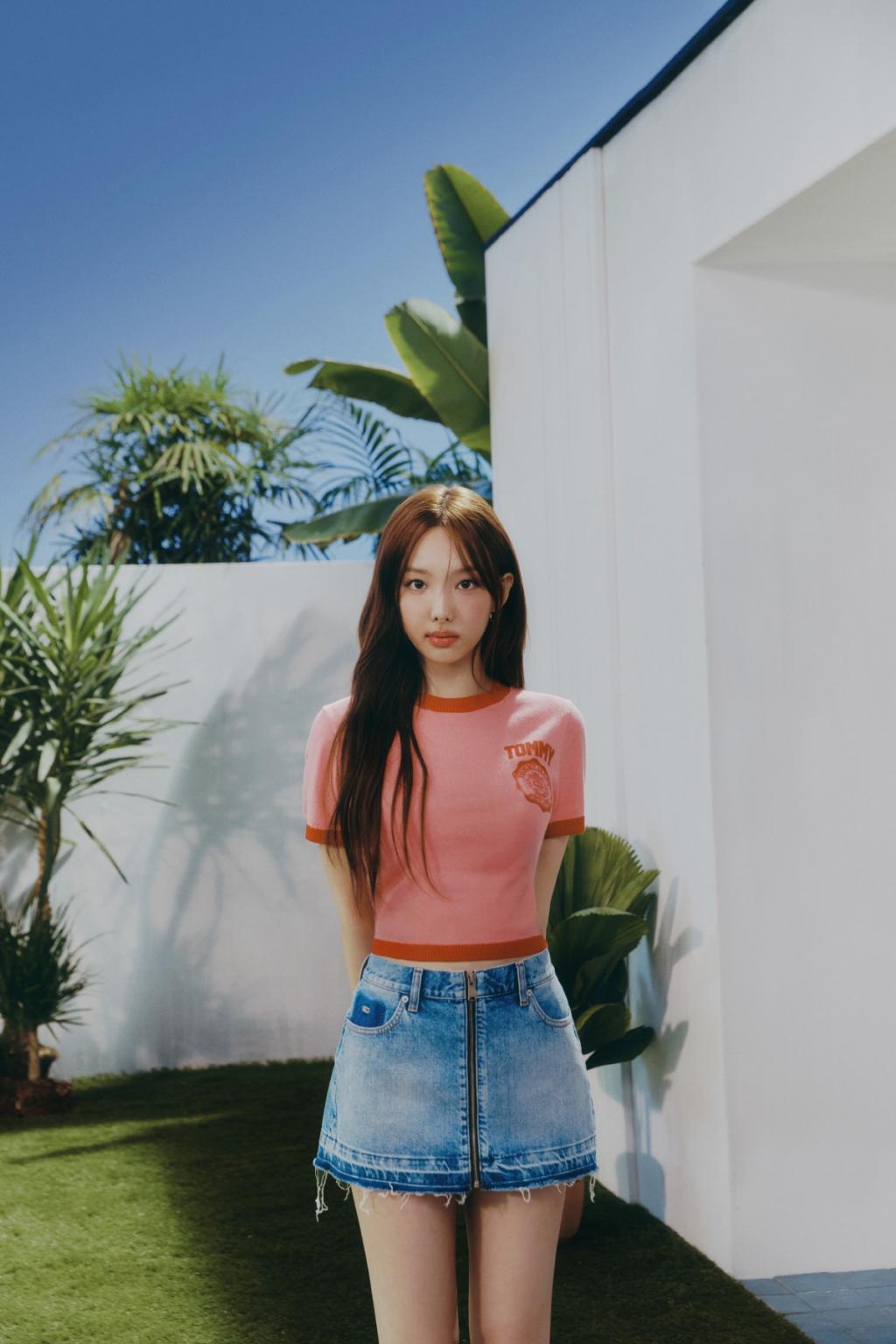 익스트림무비 오늘 갤러리 블랙핑크 로제 데이즈드 코리아 봄 And 비하인드 여자아이들 미연 하퍼스 바자 트와이스 나연 타미진스 24ss 데님 캠페인