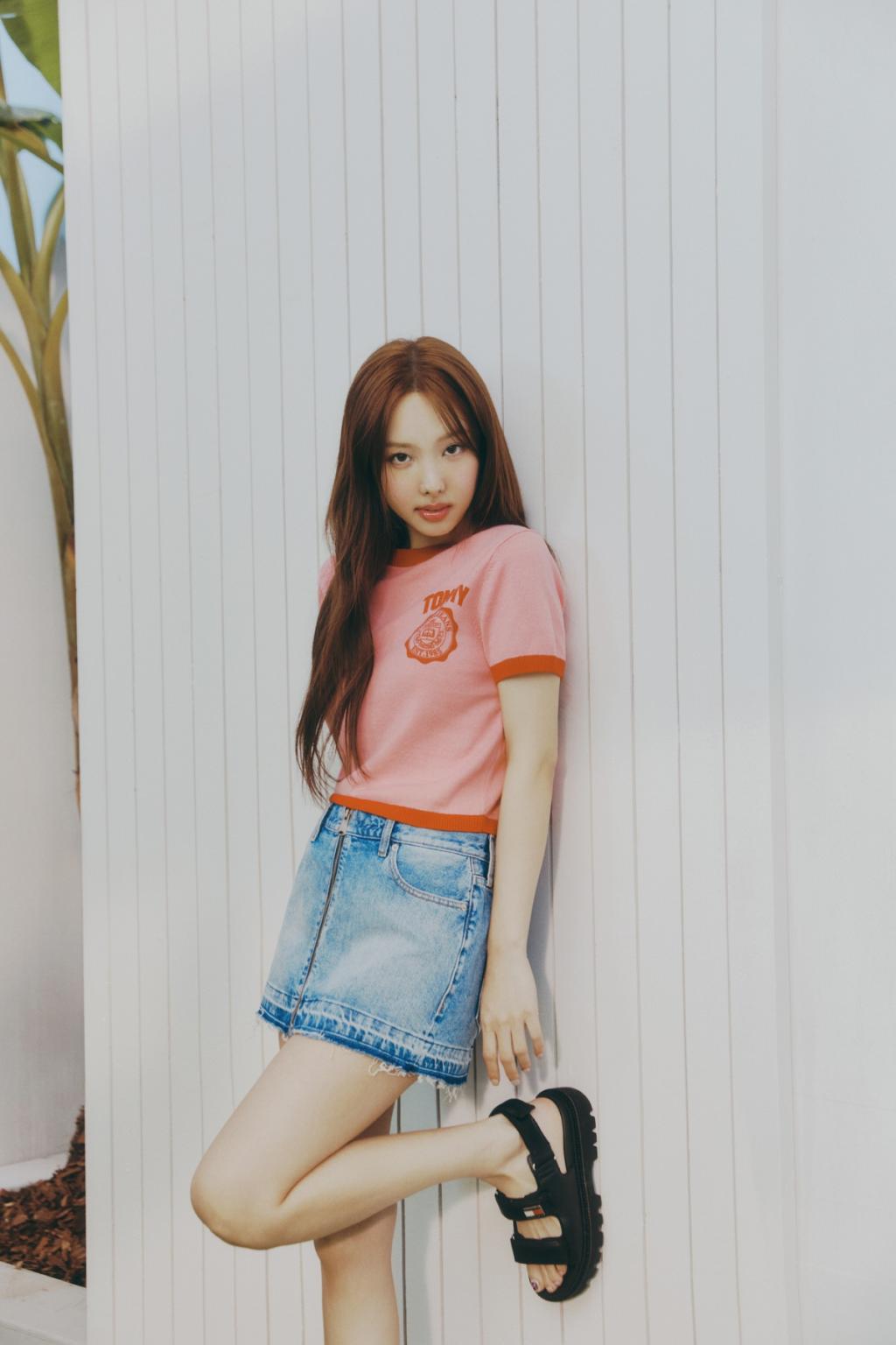 익스트림무비 오늘 갤러리 블랙핑크 로제 데이즈드 코리아 봄 And 비하인드 여자아이들 미연 하퍼스 바자 트와이스 나연 타미진스 24ss 데님 캠페인