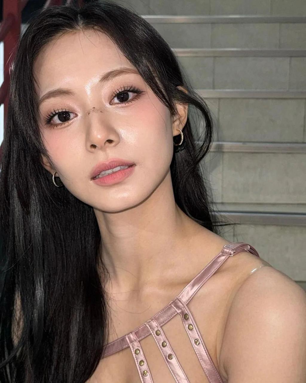 익스트림무비 오늘 갤러리 르세라핌 카즈하 엘르 트와이스 나연 타미진스 24ss 게임즈 컬렉션 화보 트와이스 쯔위 성소 화보