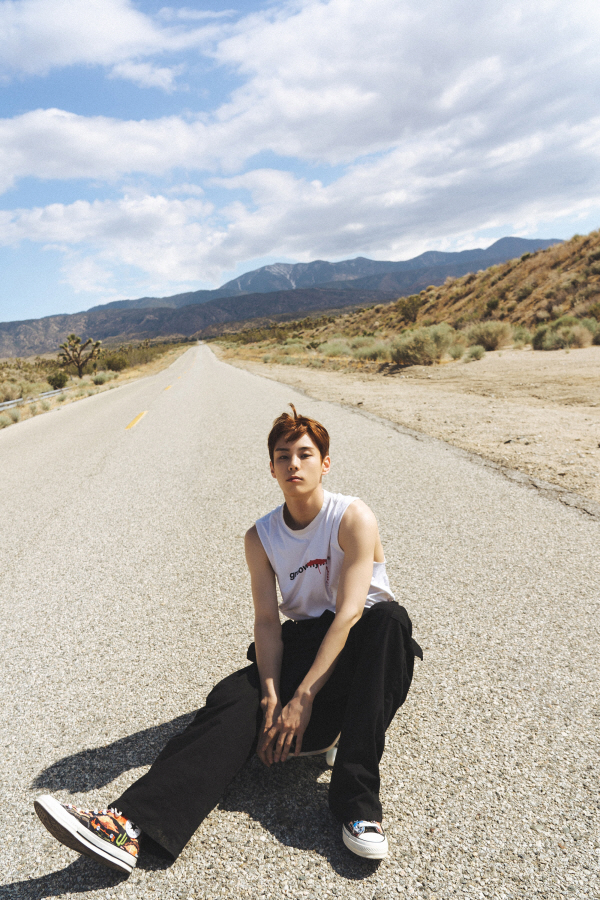 익스트림무비 - 윤서빈 싱글 '파도쳐 (Love is like a wave)' 두 번째 컨셉 포토.jpg